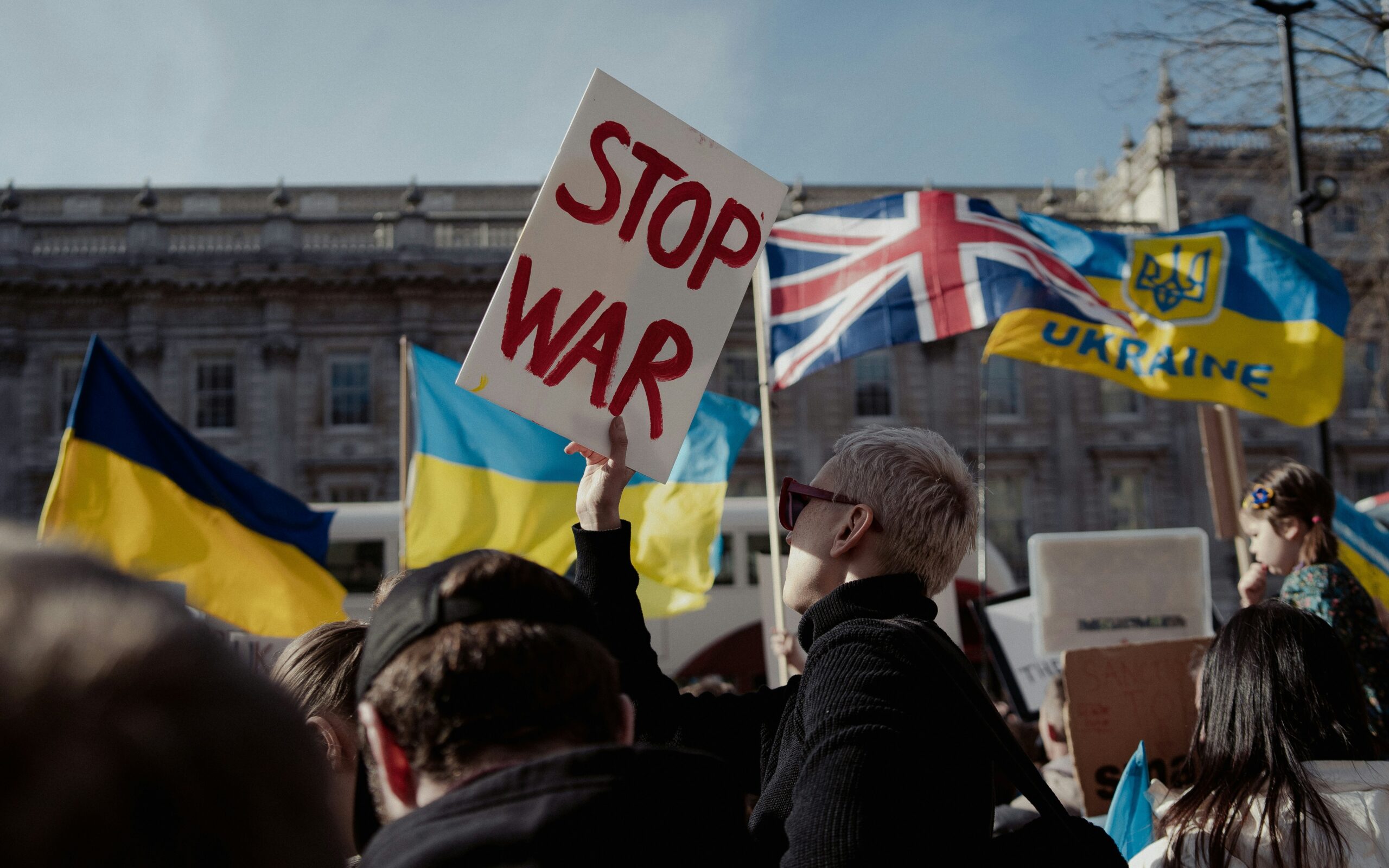 The Economic Transformation of Russia and Ukraine During War